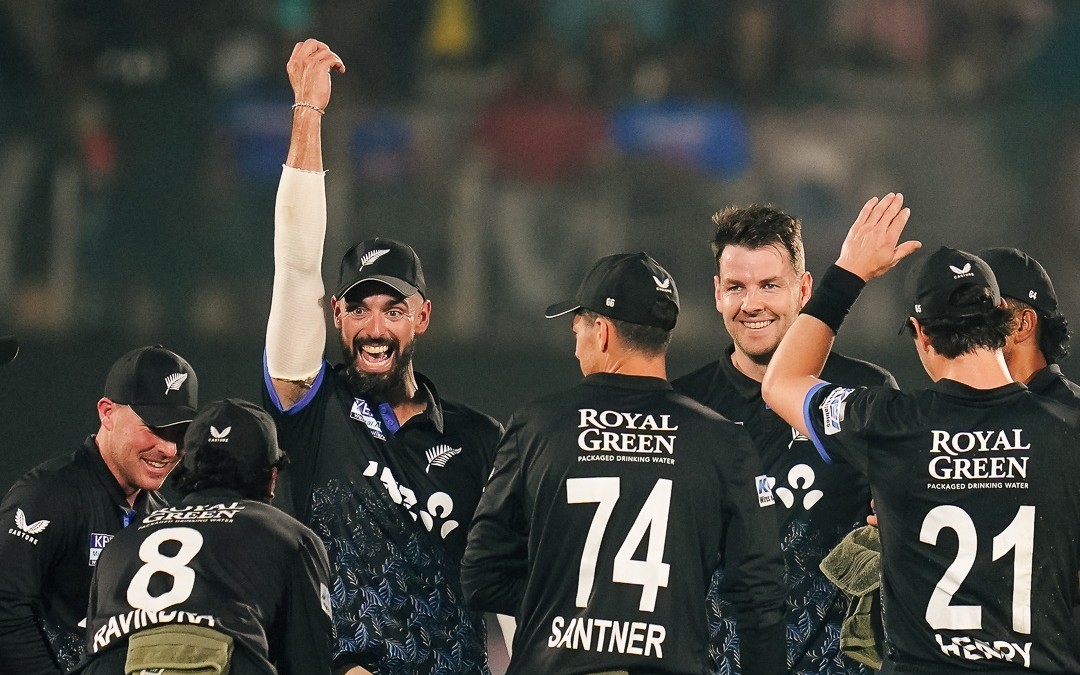 1st T20I: Spinners Restrict Australia as Pakistan Start Series on ...