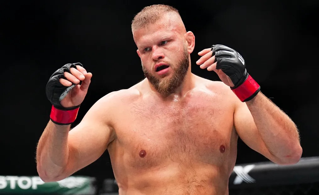 Polish UFC Heavyweight Tybura Becomes Free Agent After Victory